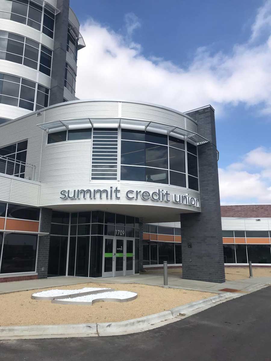 Sunshades-Summit-Credit-Union-Headquarters-01 | AGS